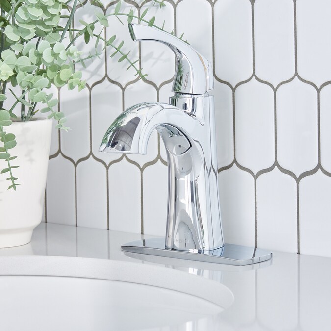 Moen Lindor Chrome 1 Handle Single Hole Watersense Bathroom Sink Faucet