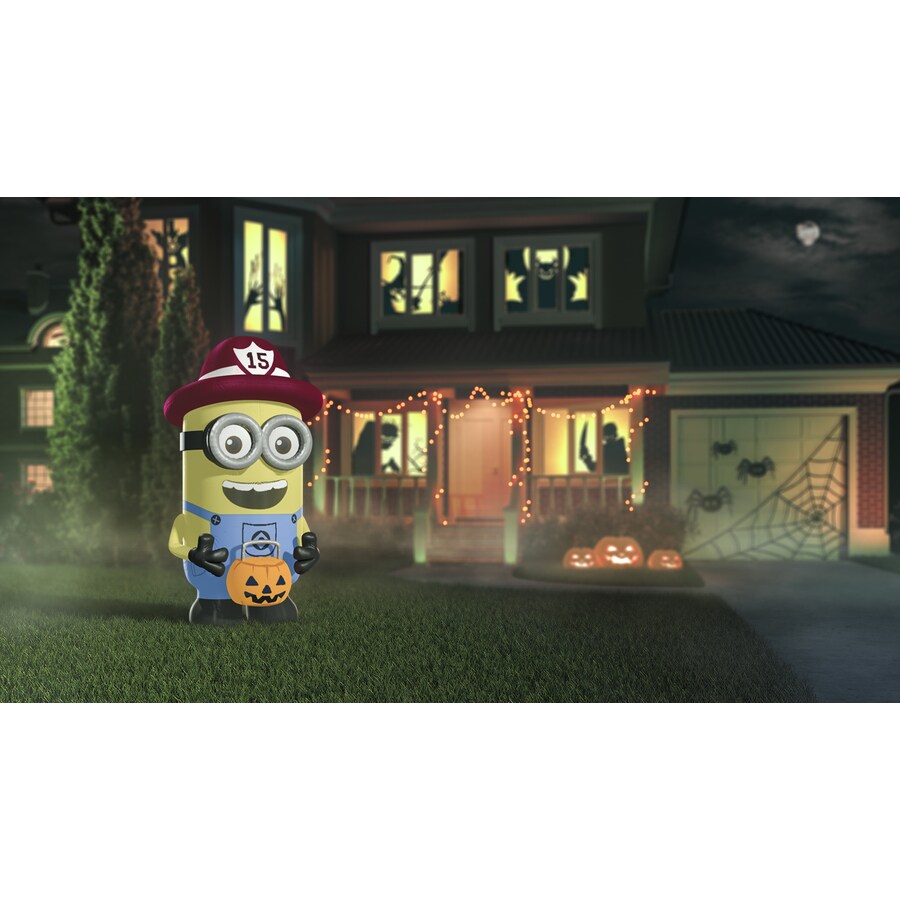 Universal Lighted Despicable Me Minion in the Outdoor Halloween ...
