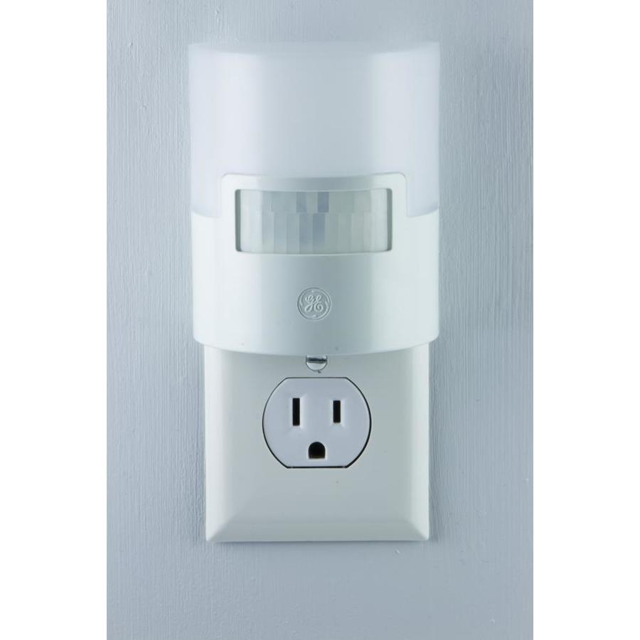 GE Motion-Boost White LED Night Light with Auto On/Off in the Night ...