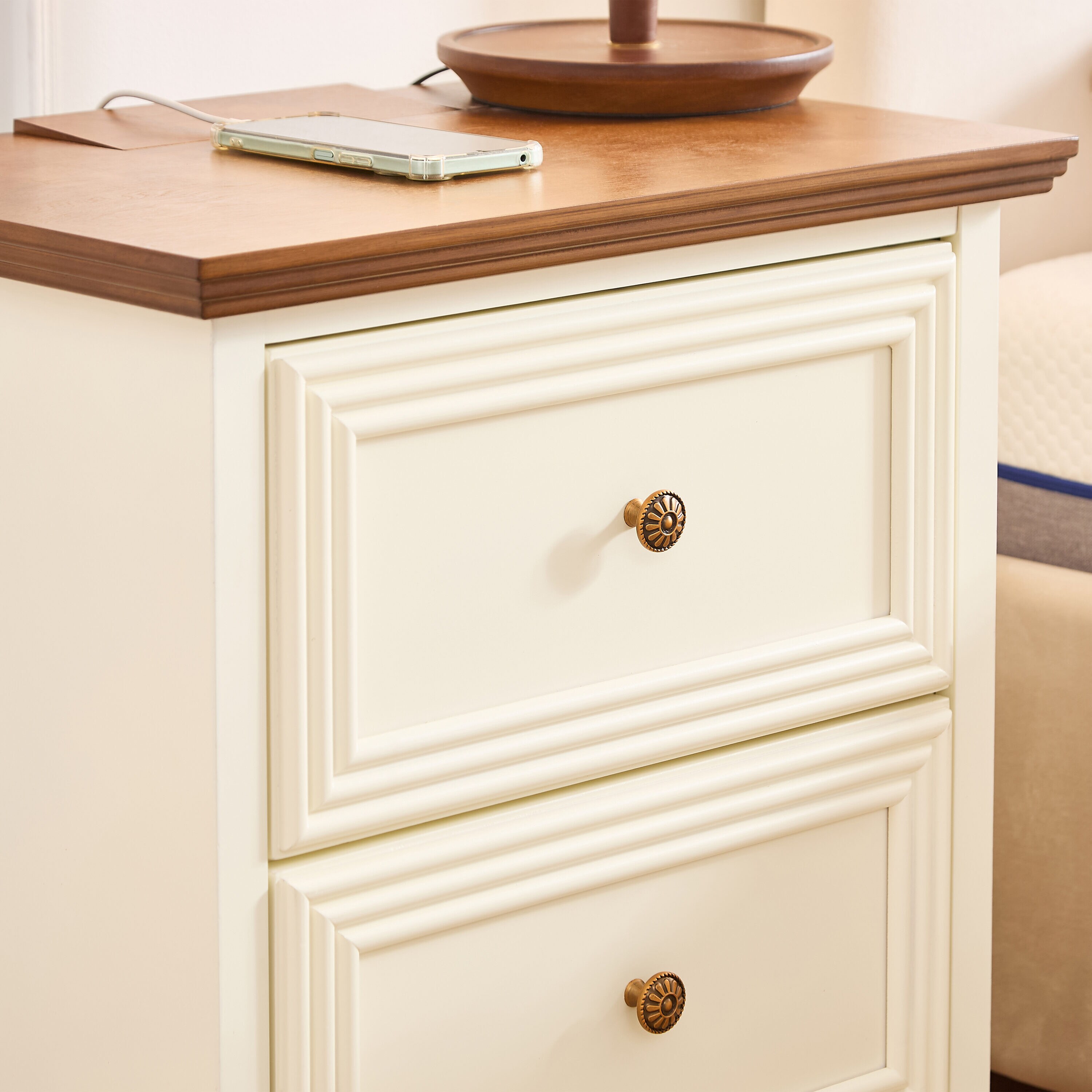 WOQWOQ 22.9in Mid Century Modern Nightstand with Charging Station ...