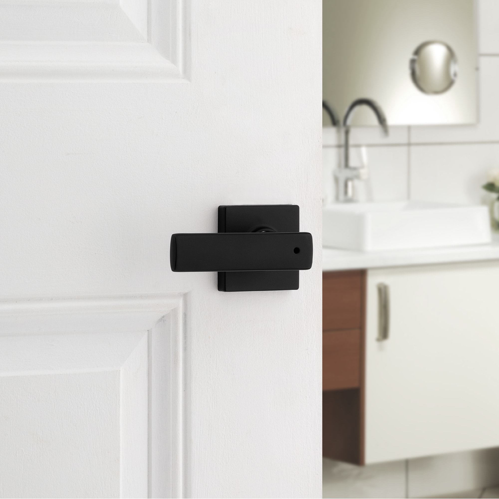 Kwikset Breton Matte Black Interior Bed/Bath Privacy Door Handle ...