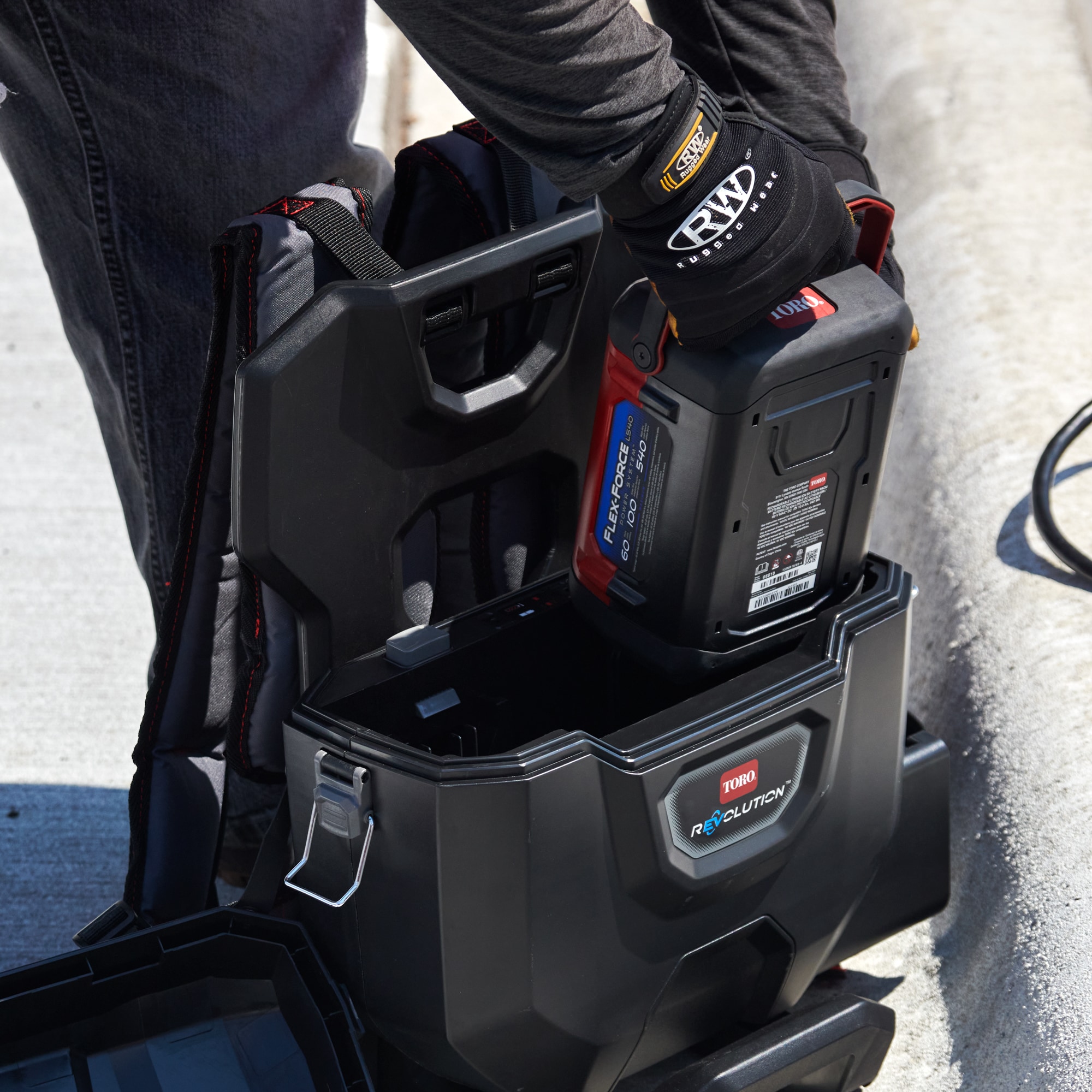 Toro 60-Volt 10 Ah, Lithium Ion (li-ion) 540-Watt Battery in the ...