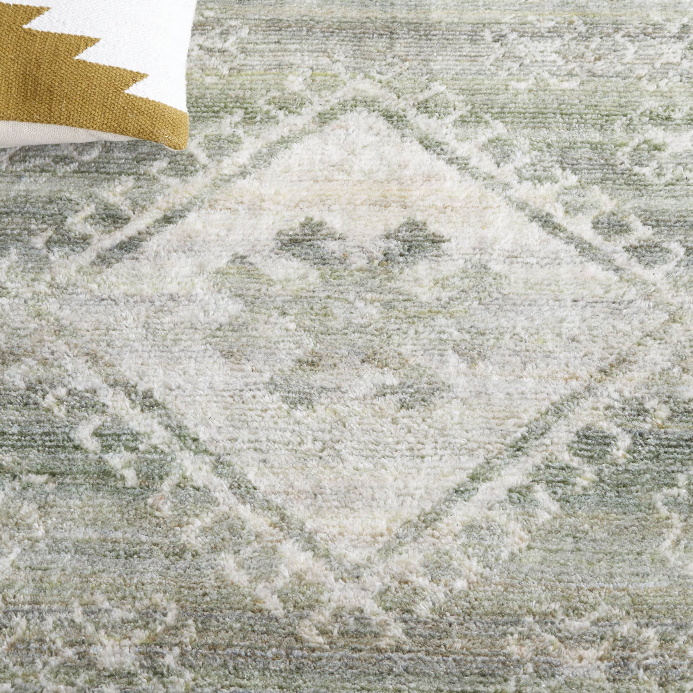 Safavieh Marquee 108 Green/Sage Traditional 2ft-3in x 8ft Runner Rug in ...