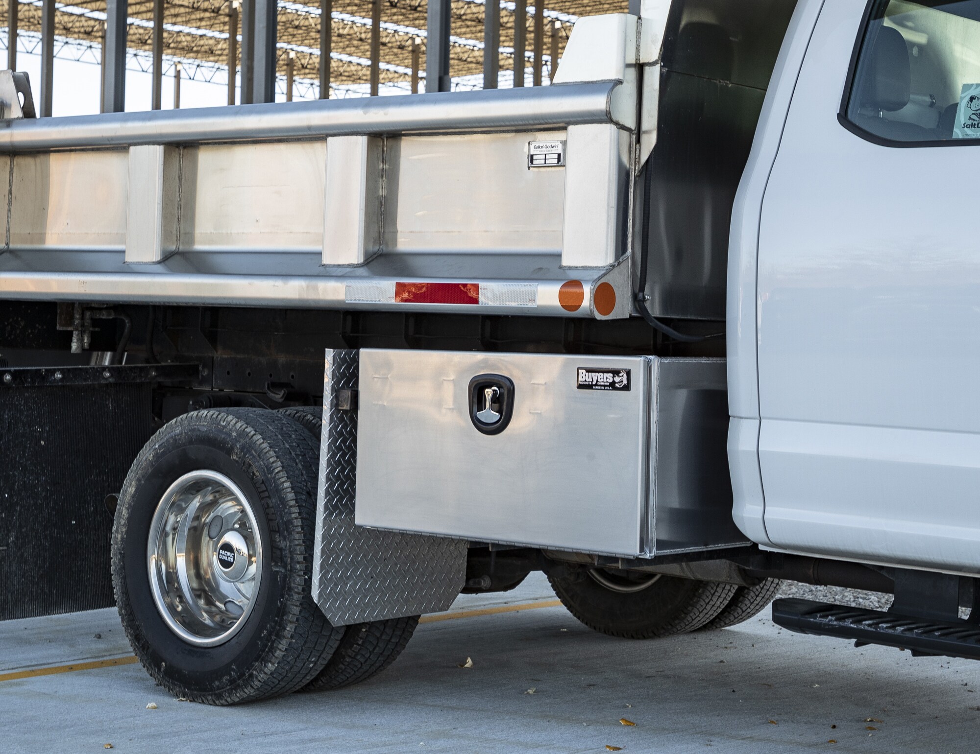 Buyers Products 30-in x 18-in x 18-in Smooth Aluminum Underbody Truck ...