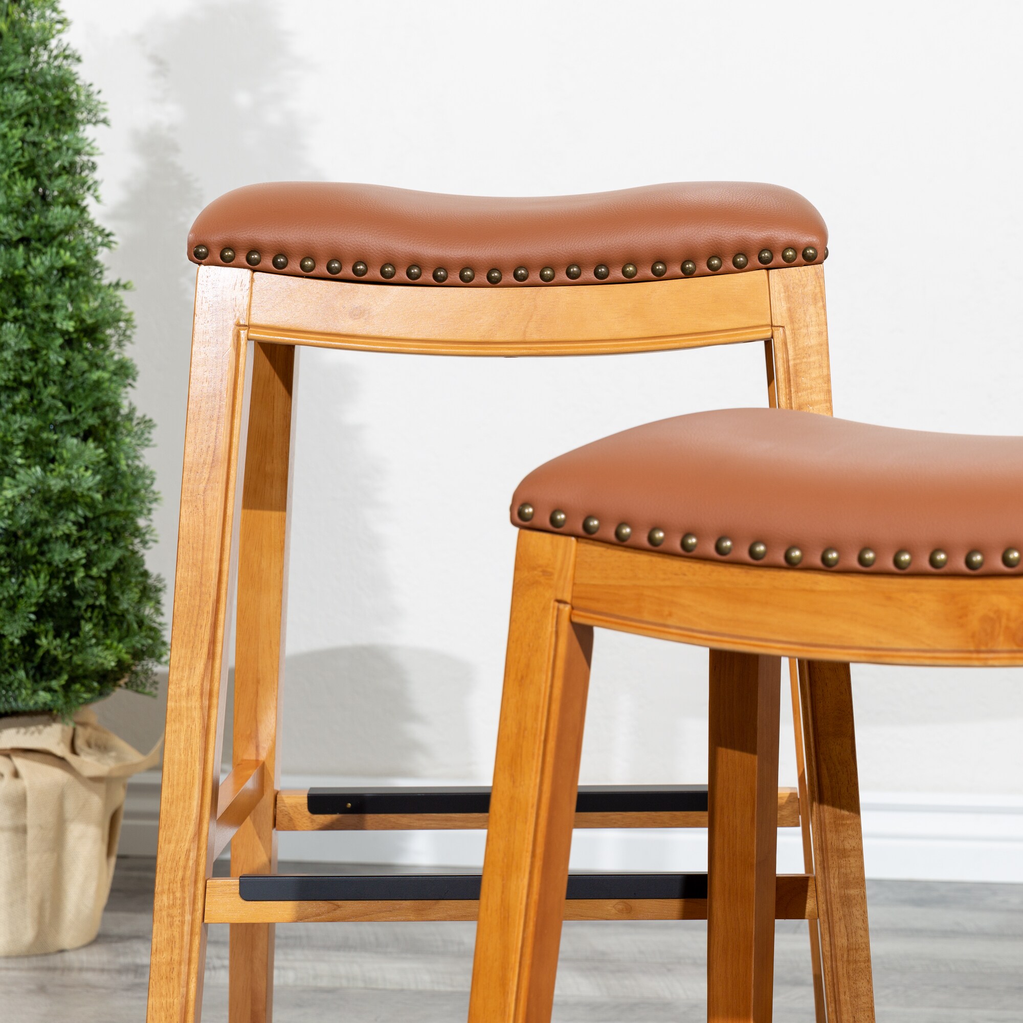 LUXEYARD 30 Bar Stool Natural Finish Saddle Leather Seat in the Bar ...