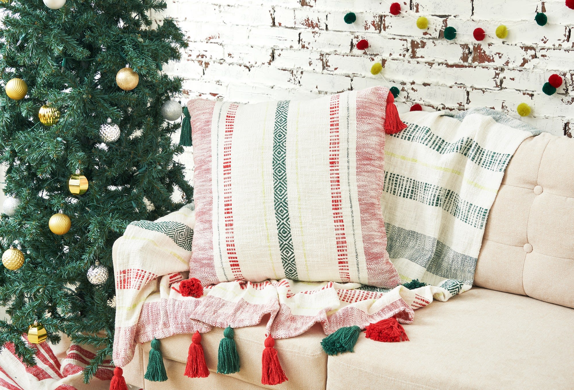 carol & frank Barton Ruby Red and Green Woven Christmas Throw Pillow in ...