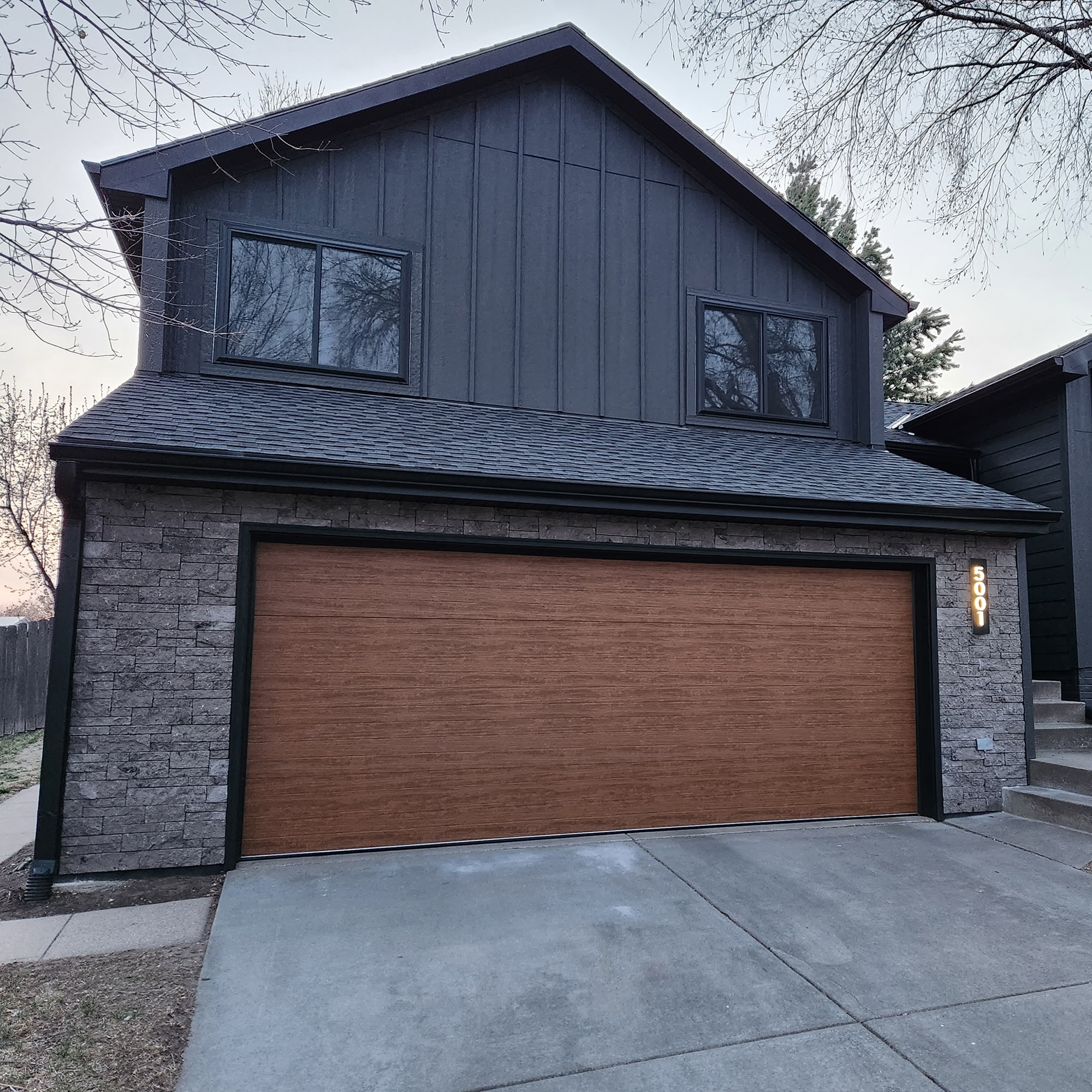 Evolve Capital Sky Non-Rated 14.25 Square feet Phantom Shadow Faux stone veneer in the Stone ...