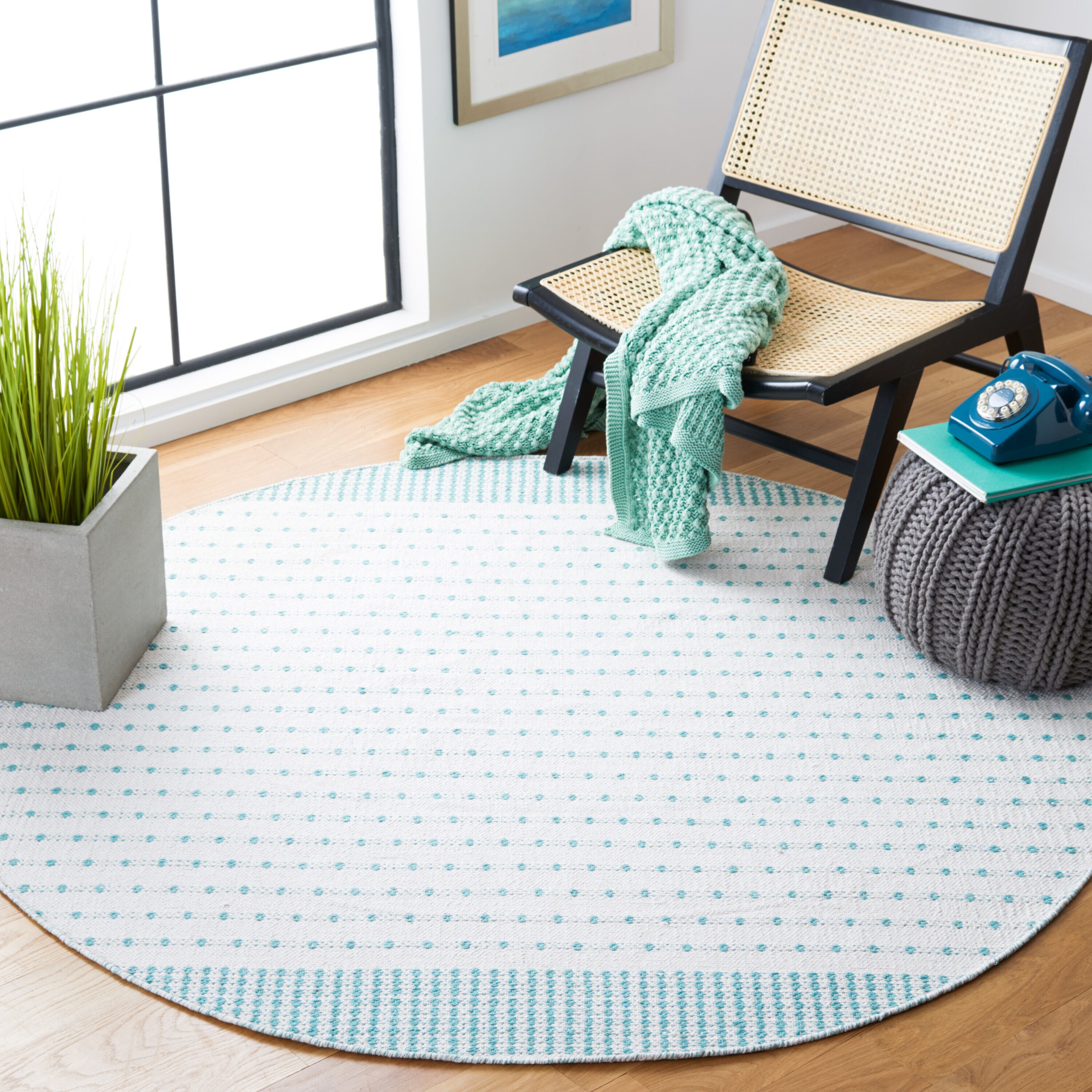 Safavieh Montauk 714 Aqua/Ivory Contemporary 6ft x 6ft Round Rug in the ...