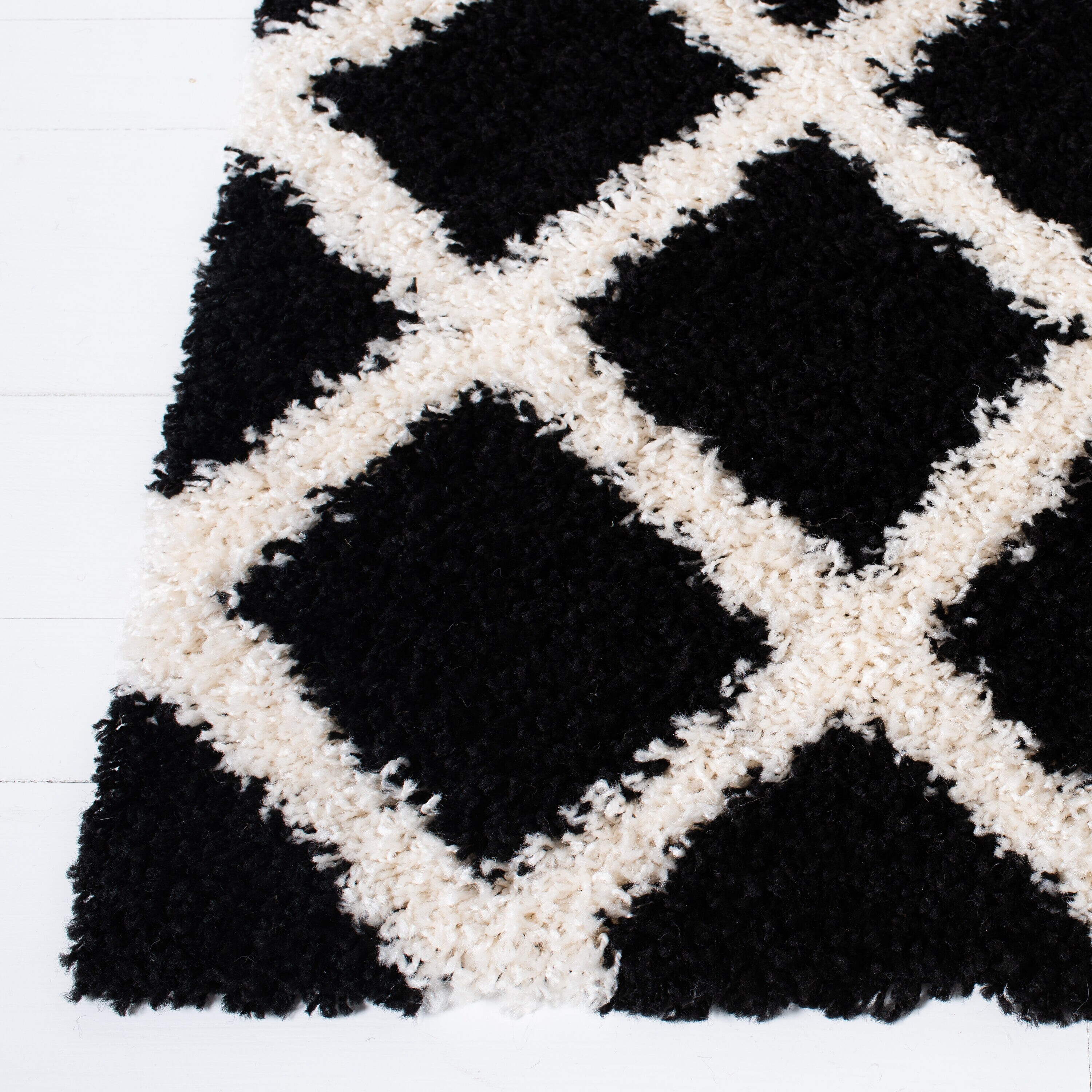 Safavieh Dallas Shag 258Z Black Ivory 4ft x 6ft in the Rugs department ...