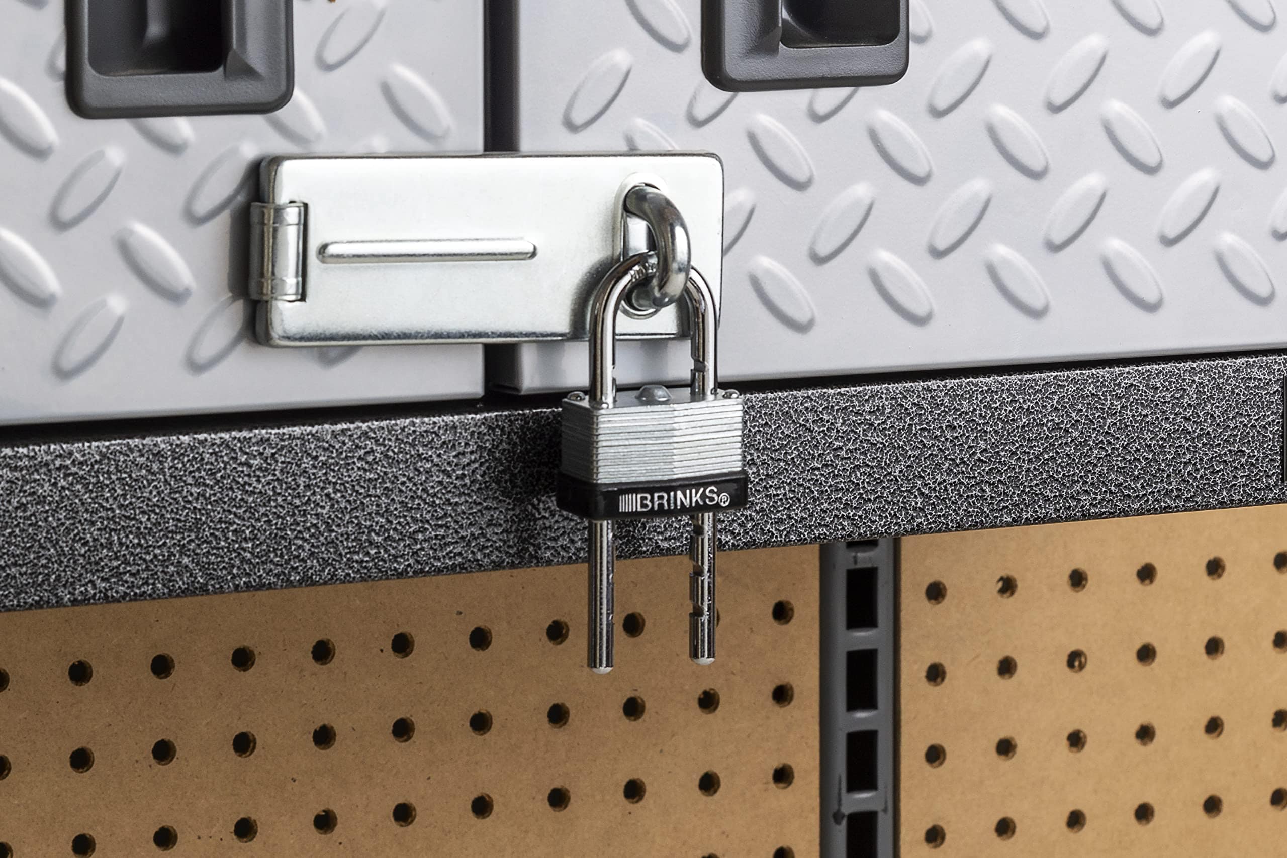 Brinks 40mm Laminated Steel Keyed Warded Padlock with Adjustable Chrome ...