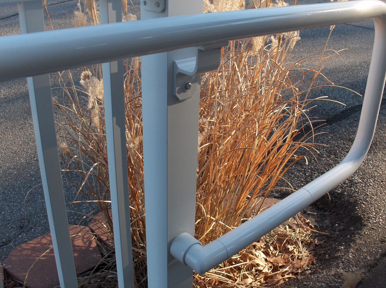 Wolf Handrail 1.9-in x 3-in White Painted Aluminum Interior/Exterior ...