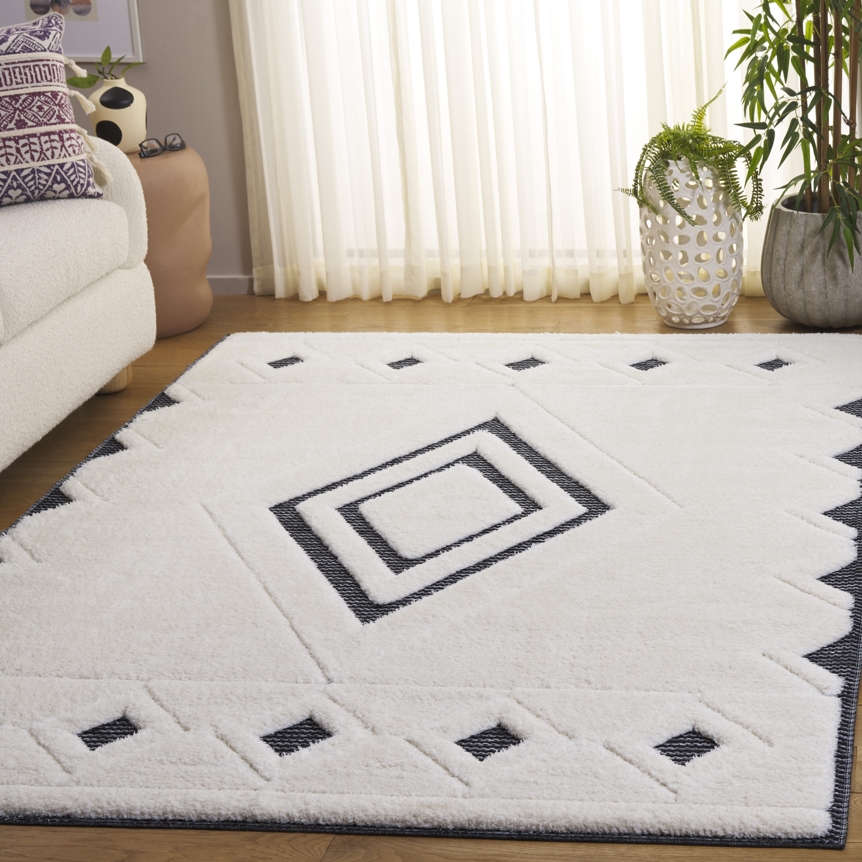 Safavieh Celebrity 804H Ivory/Black 4ft x 6ft Small Rectangle Rug in ...