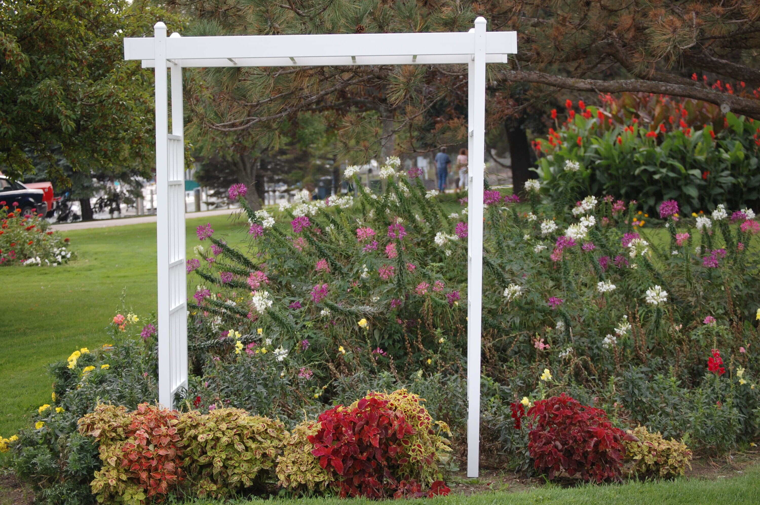 DuraTrel 6-ft W x 6.83-ft H Flat White PVC Garden Arbor in the Garden ...