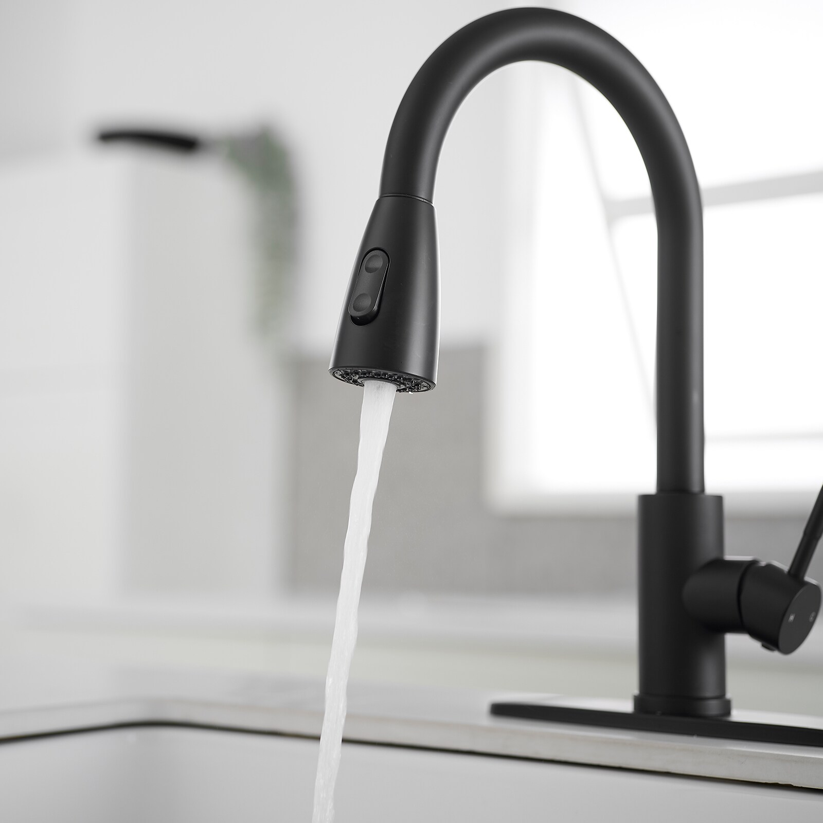 BWE Single Handle Black Kitchen Faucet with Pull Down Sprayer ...