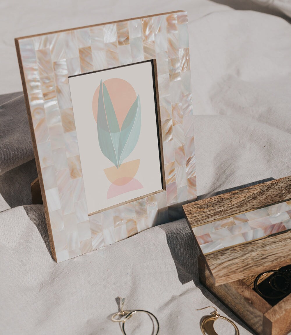 Matr Boomie Chitra 4x6 Mother of Pearl Picture Frame in the Picture ...