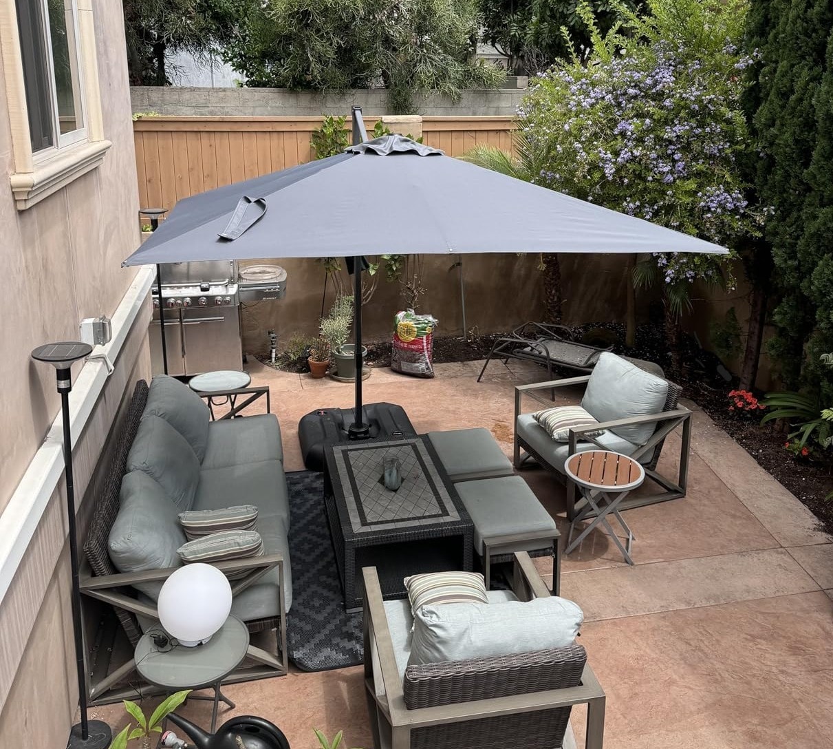 PURPLE LEAF 9-ft Aluminum Light gray Crank Cantilever Patio Umbrella ...