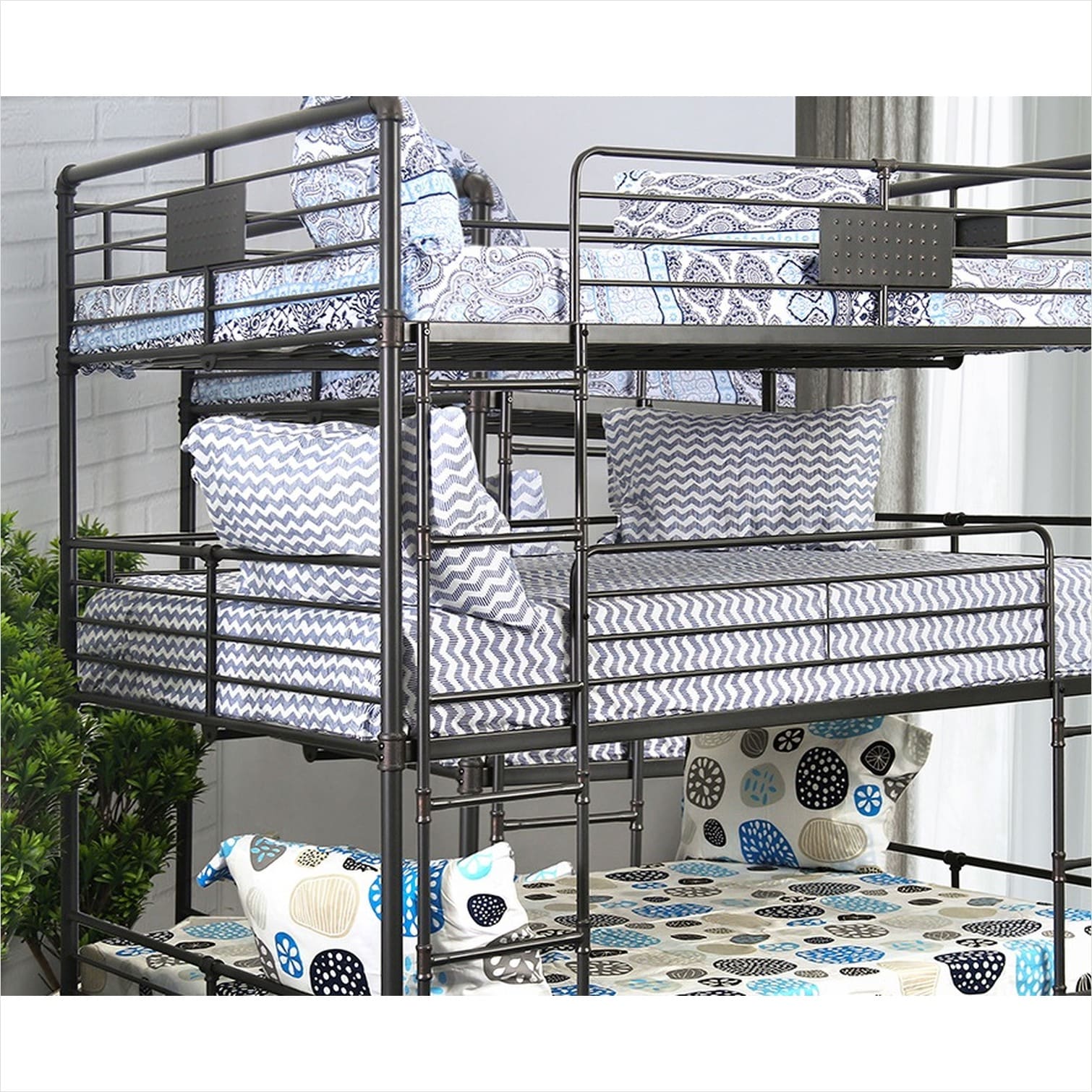 Naturefalls Guest Room Triple Full Bunk Bed with Ladders and Guardrails ...