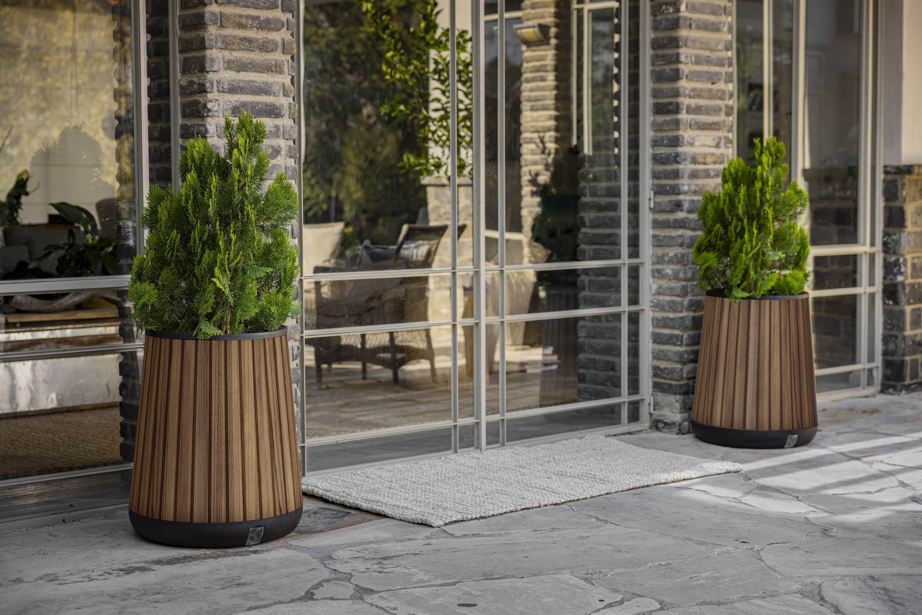 Keter Round 20-in W x 20-in L Brown Resin Indoor/Outdoor Planter in the ...