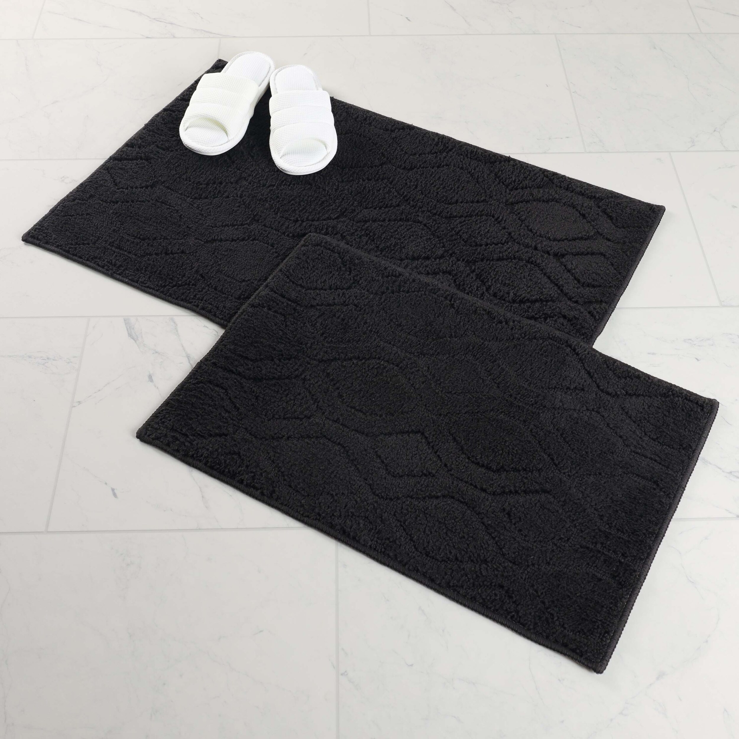 Superior 20-in x 32-in Black Polyester Bath rug in the Bathroom Rugs ...