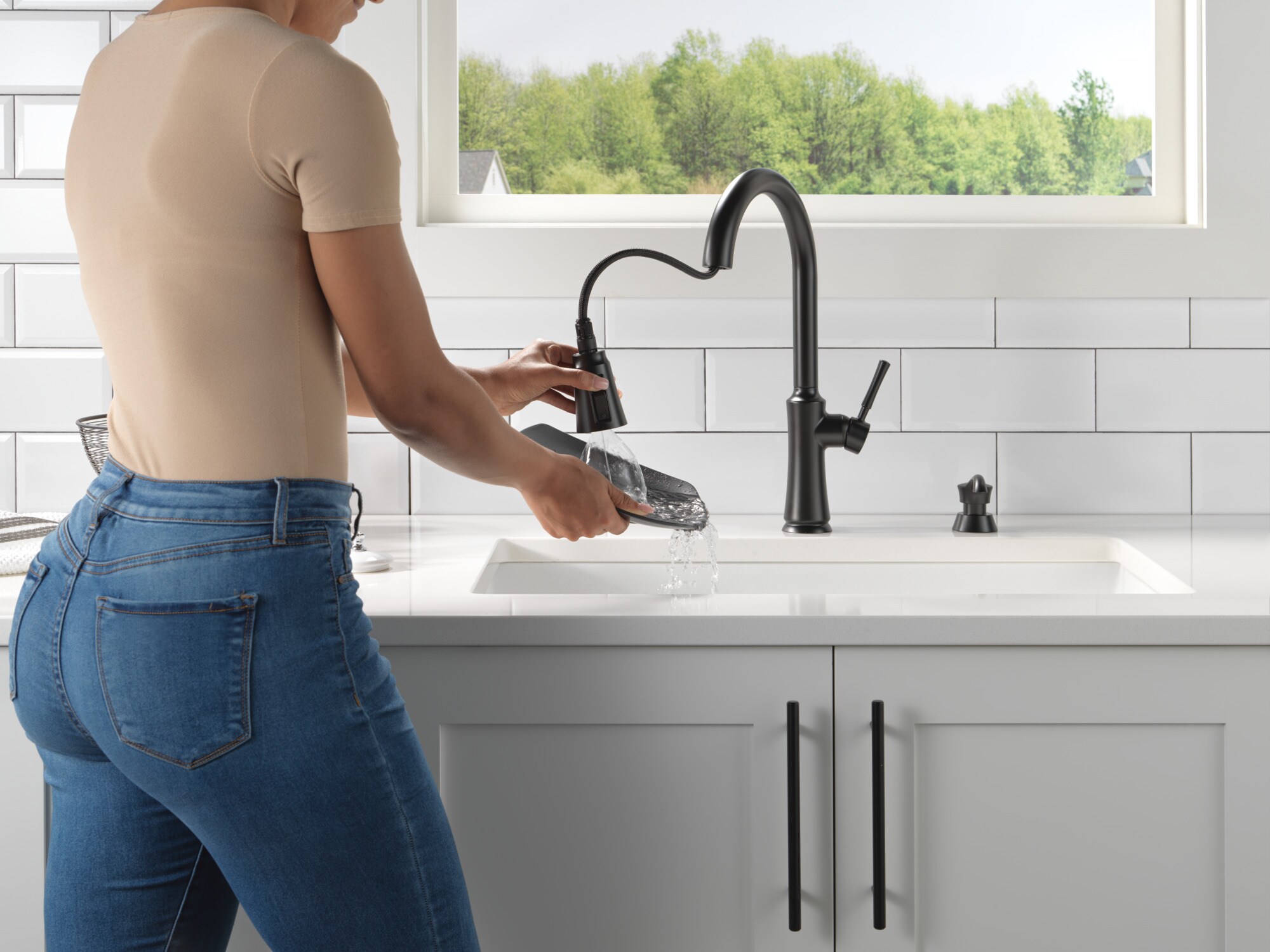Delta Chalet Black Single Handle Pull-down Kitchen Faucet with Sprayer ...