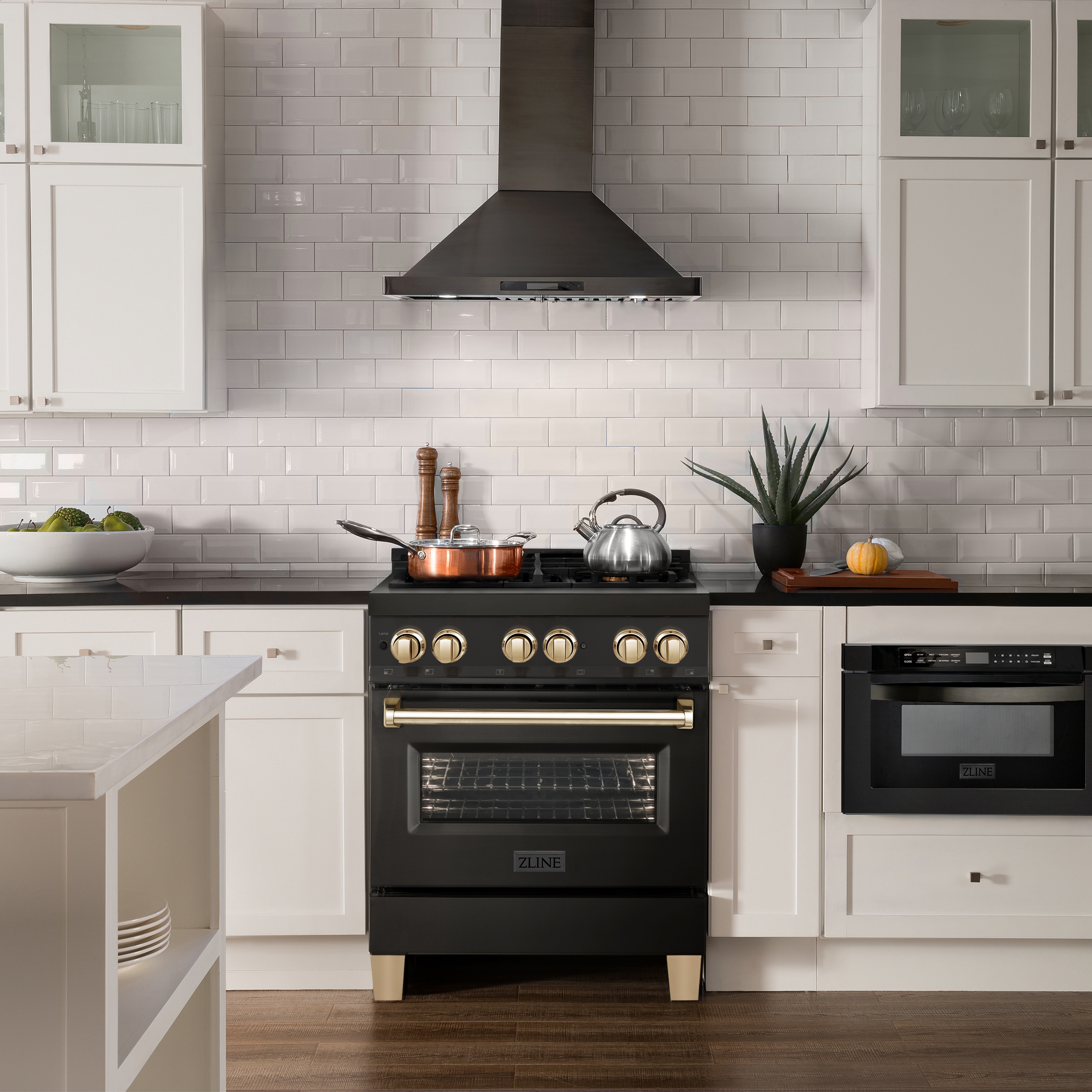 ZLINE KITCHEN & BATH Legacy 30-in Deep Recessed 4 Burners Convection ...