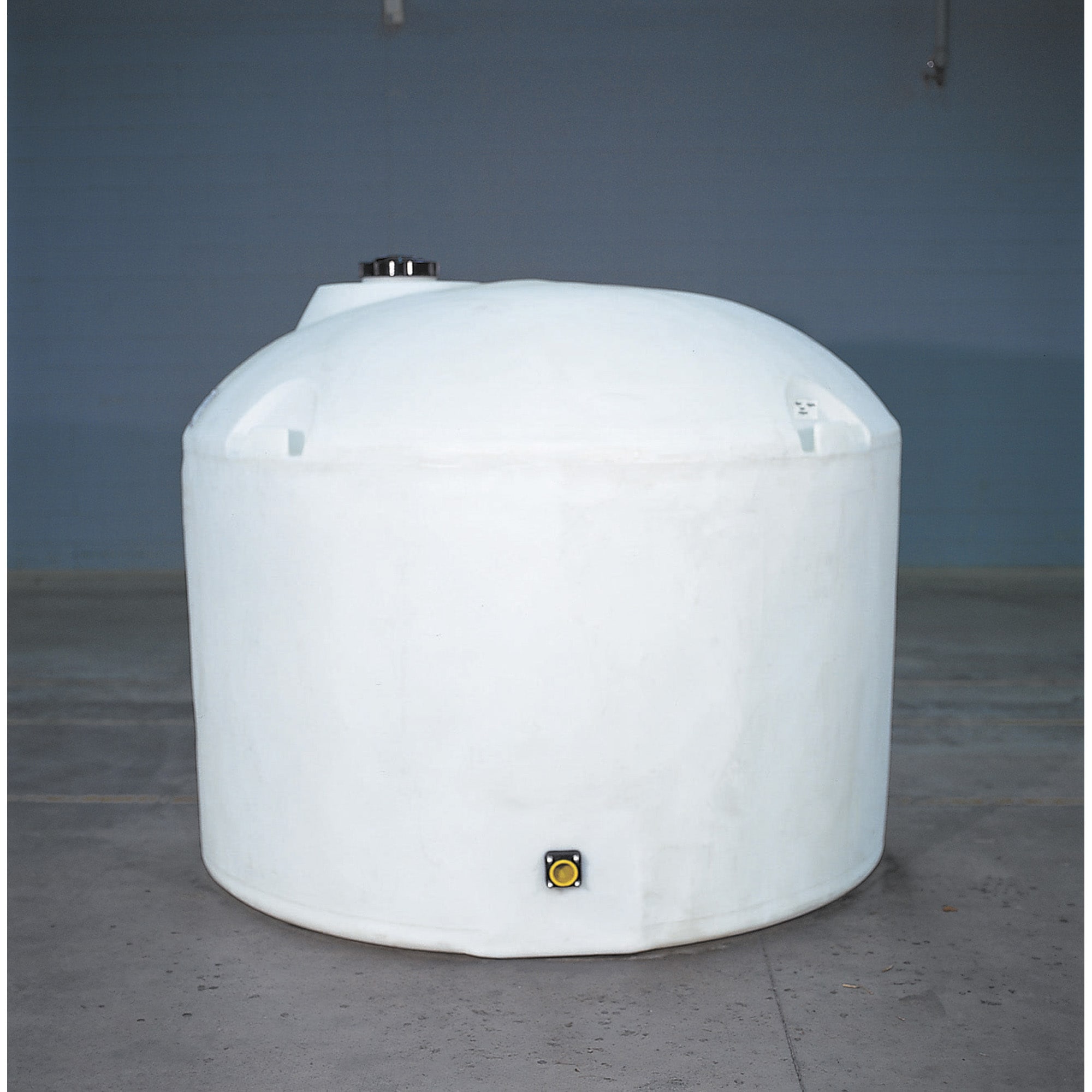 Snyder Industries 1500-Gallon Polyethylene White Water Storage Tank in ...