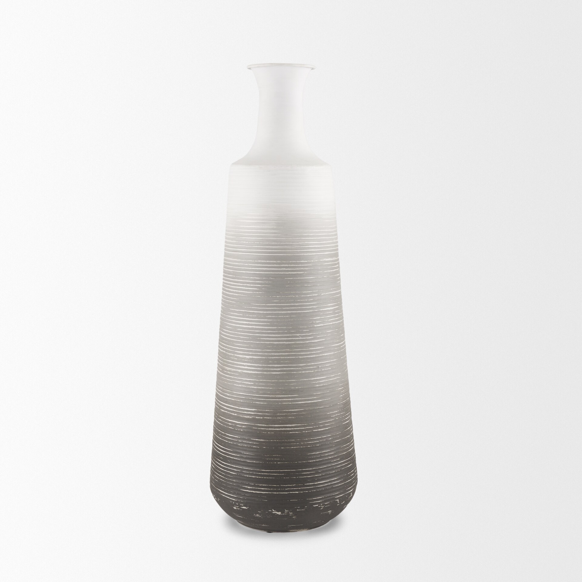 Mercana Multiple colors/finishes Metal Farmhouse Vase in the Decorative ...