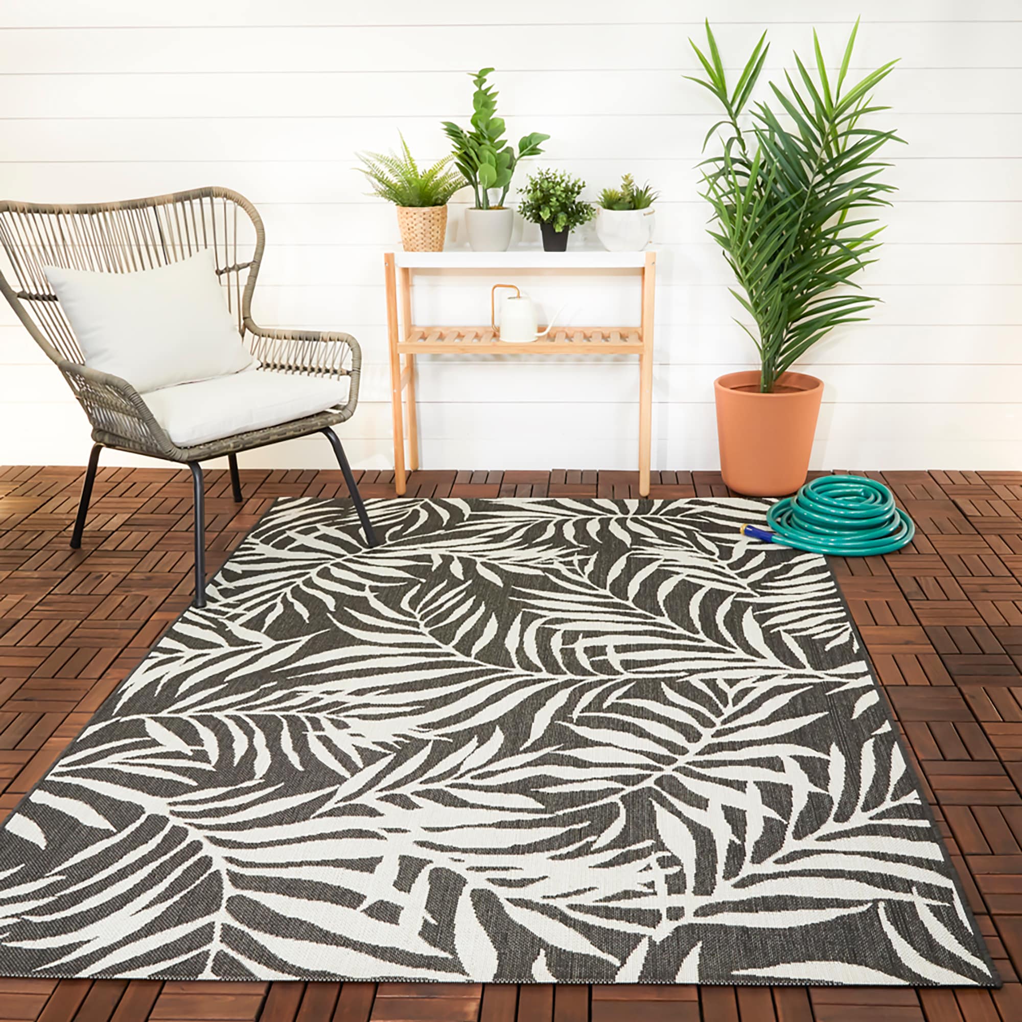 Balta 5 X 7 (ft) Black Indoor/Outdoor Floral/Botanical Area Rug 3004168 ...