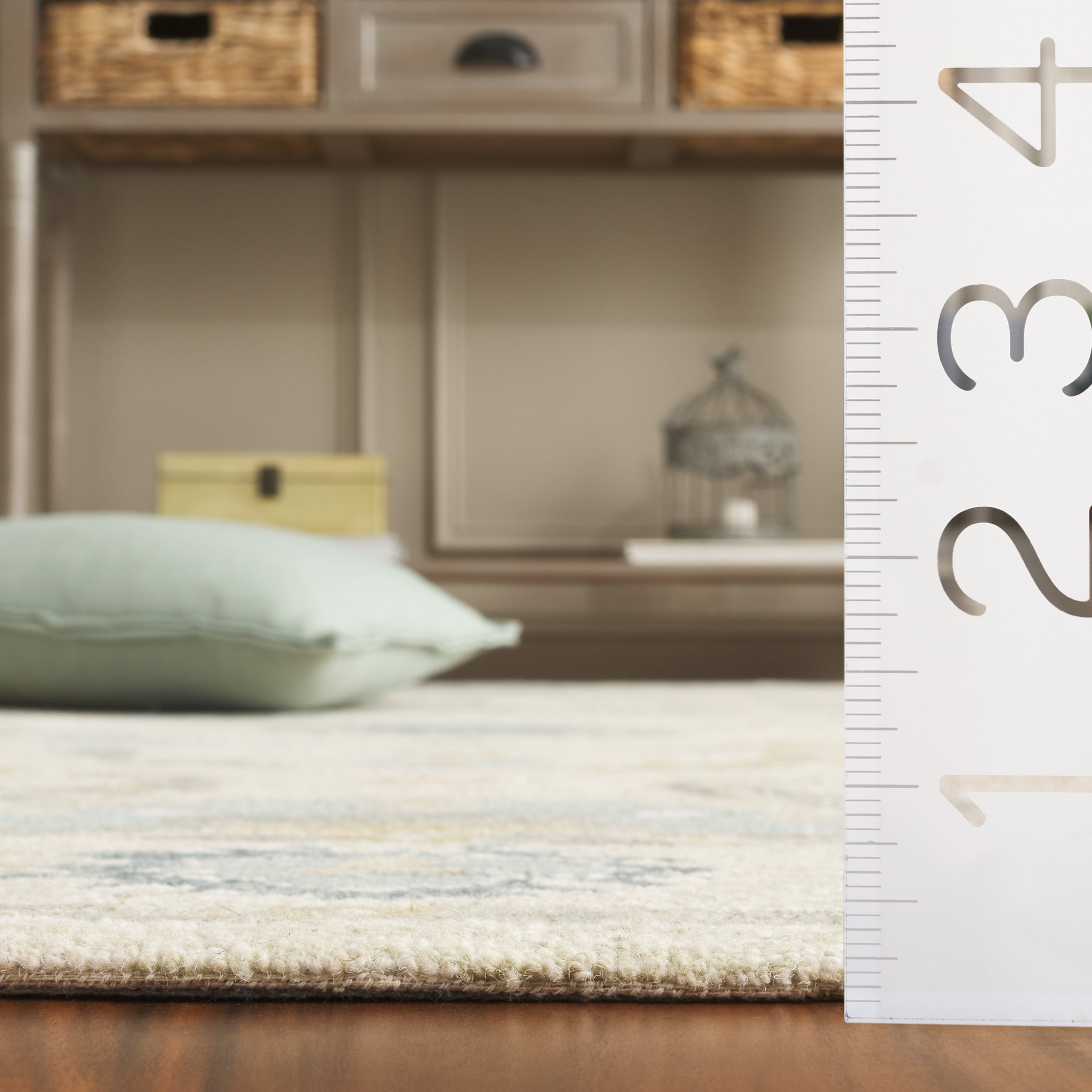 Safavieh Metro 827 Beige/Blue Traditional 4ft x 6ft Small Rectangle Rug ...