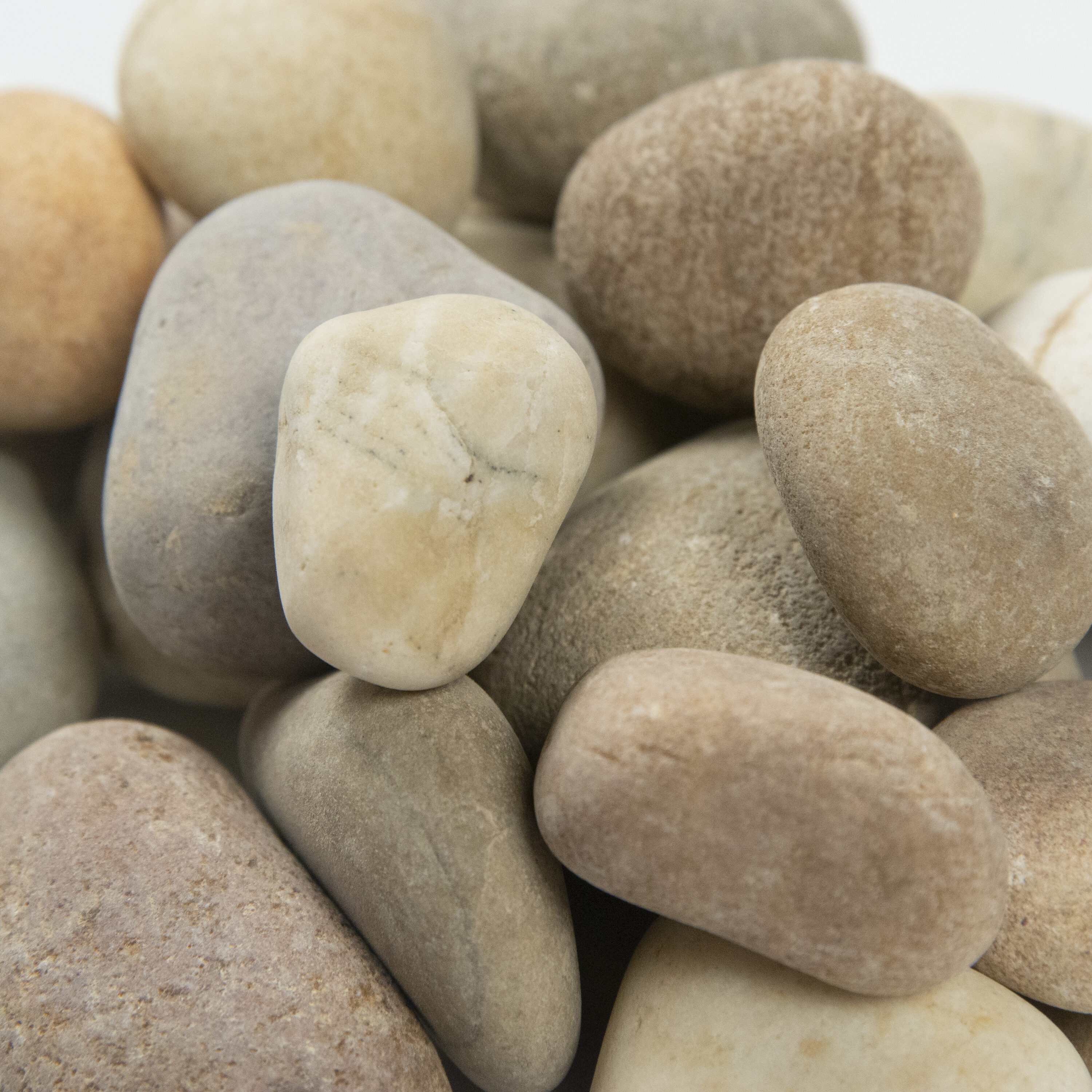 WonderLand Bulk Pebble 3000 lb Yellow Decorative rock (0.5 - 3-in) in ...