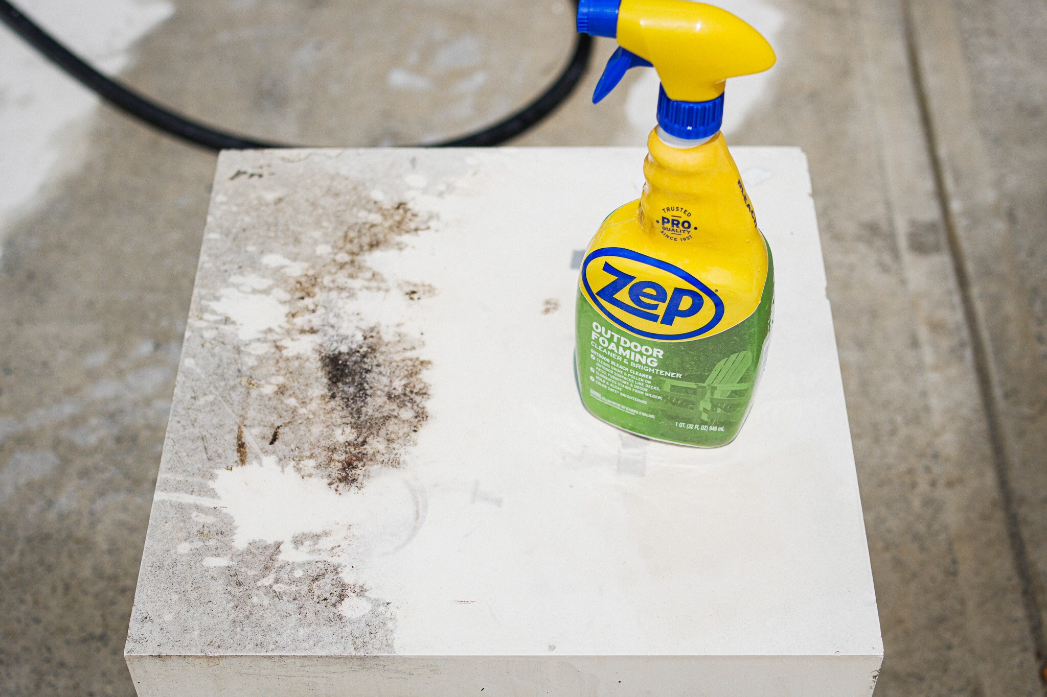 Zep 32-fl oz Mold and Mildew Stain Remover Outdoor Cleaner in the ...