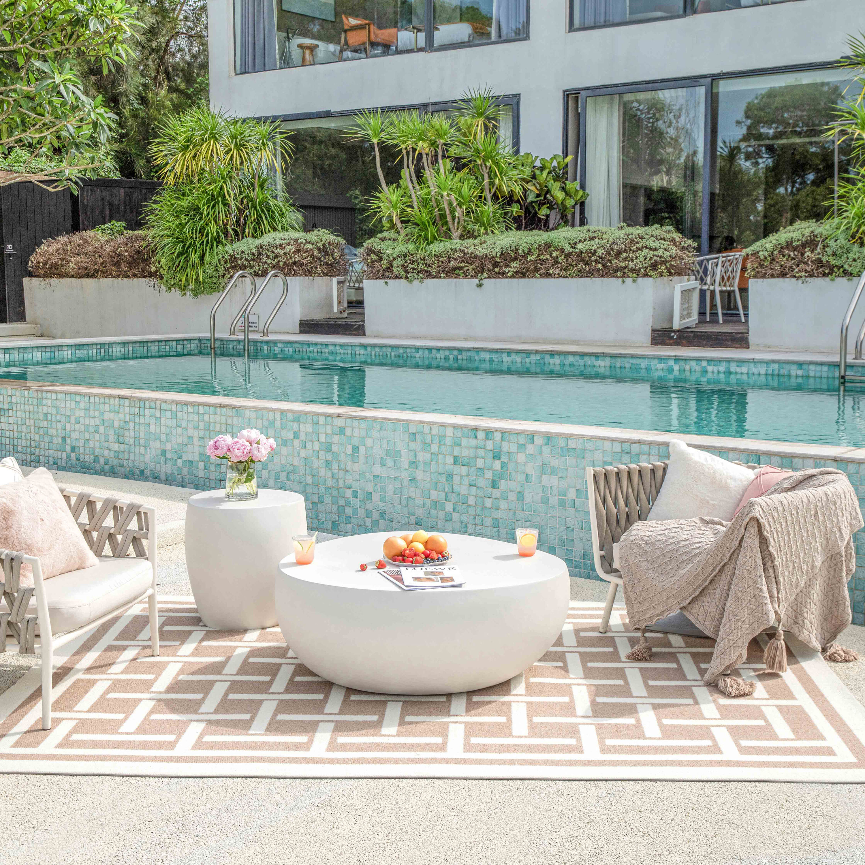Moda Furnishings MD-FEG04-CW Round Outdoor Coffee Table 20-in W x 20-in ...