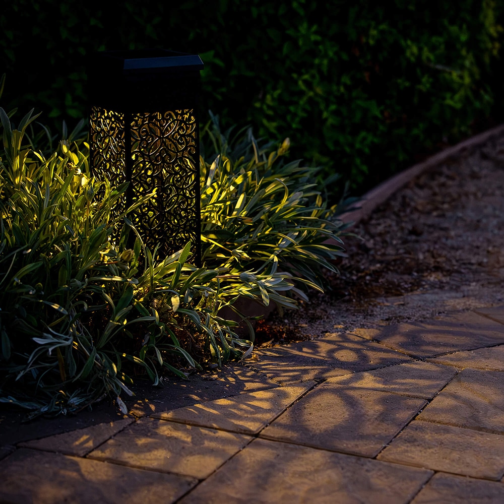 KODA 4 -Pack Flora 15 -Lumens Black Low voltage Solar LED Outdoor Path ...