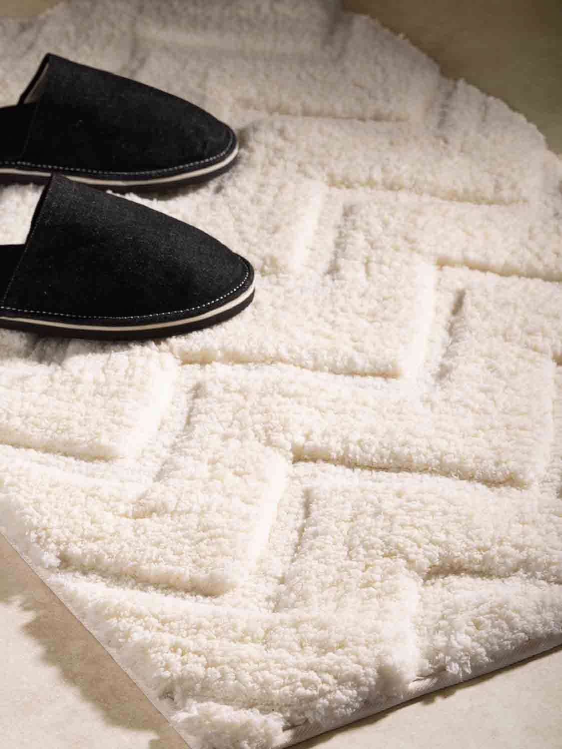 GAURI KOHLI Vantaa Bath Mat in the Bathroom Accessories department at ...