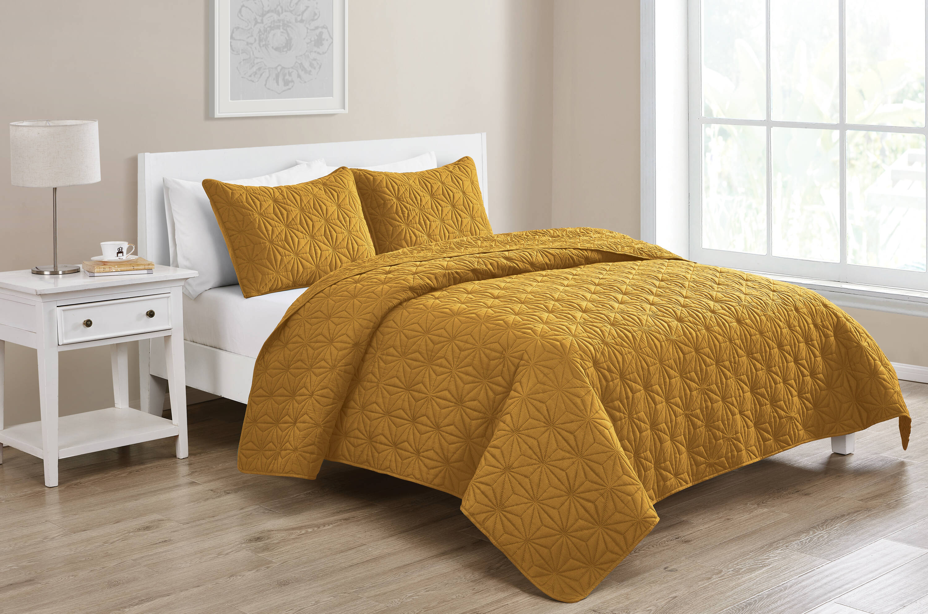 VCNY Home Kaleidoscope 3 -Piece Gold Full/Queen Quilt Set in the ...