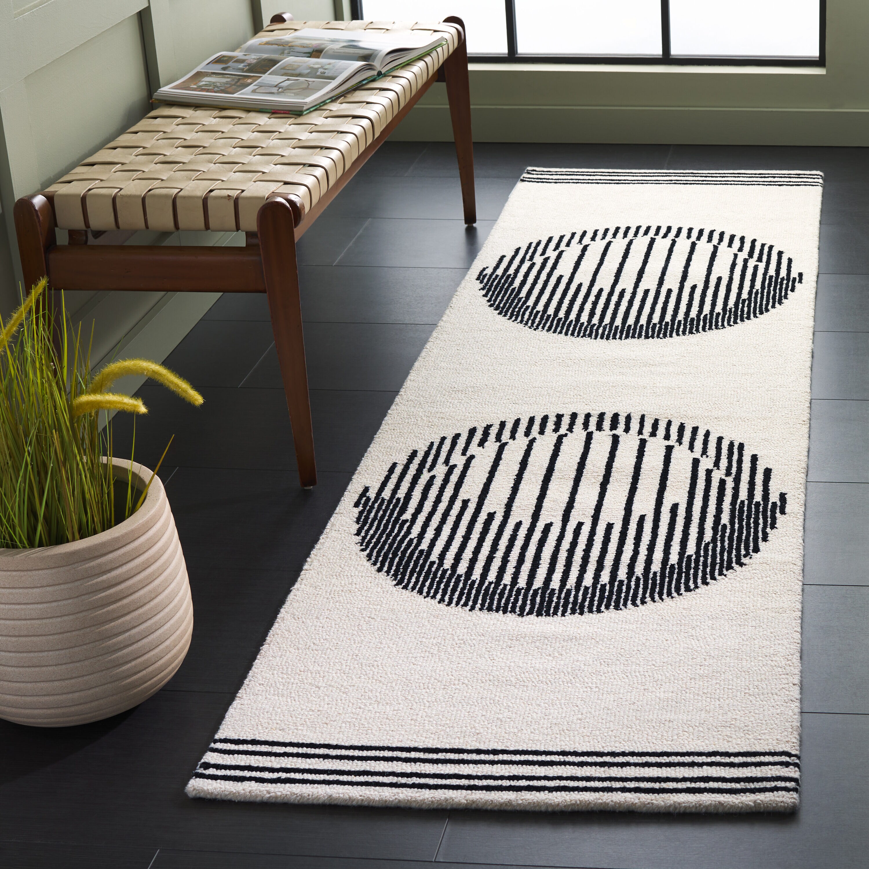 Safavieh Rodeo Drive 680 Ivory/Black Contemporary 2ft-3in x 8ft Runner ...