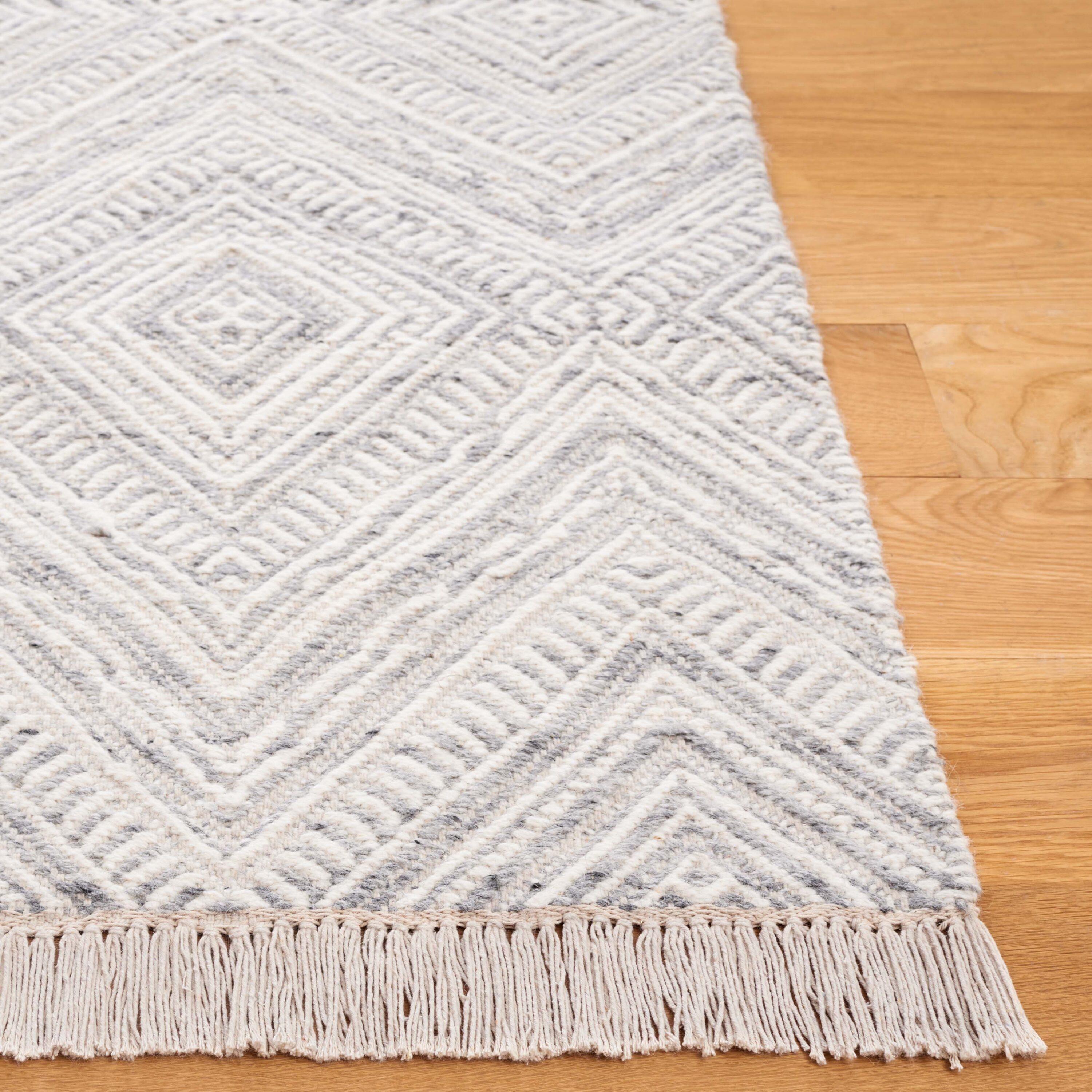 Safavieh Kilim 767 Light Gray/Ivory Bohemian 4Ft x 6Ft Small Rectangle ...