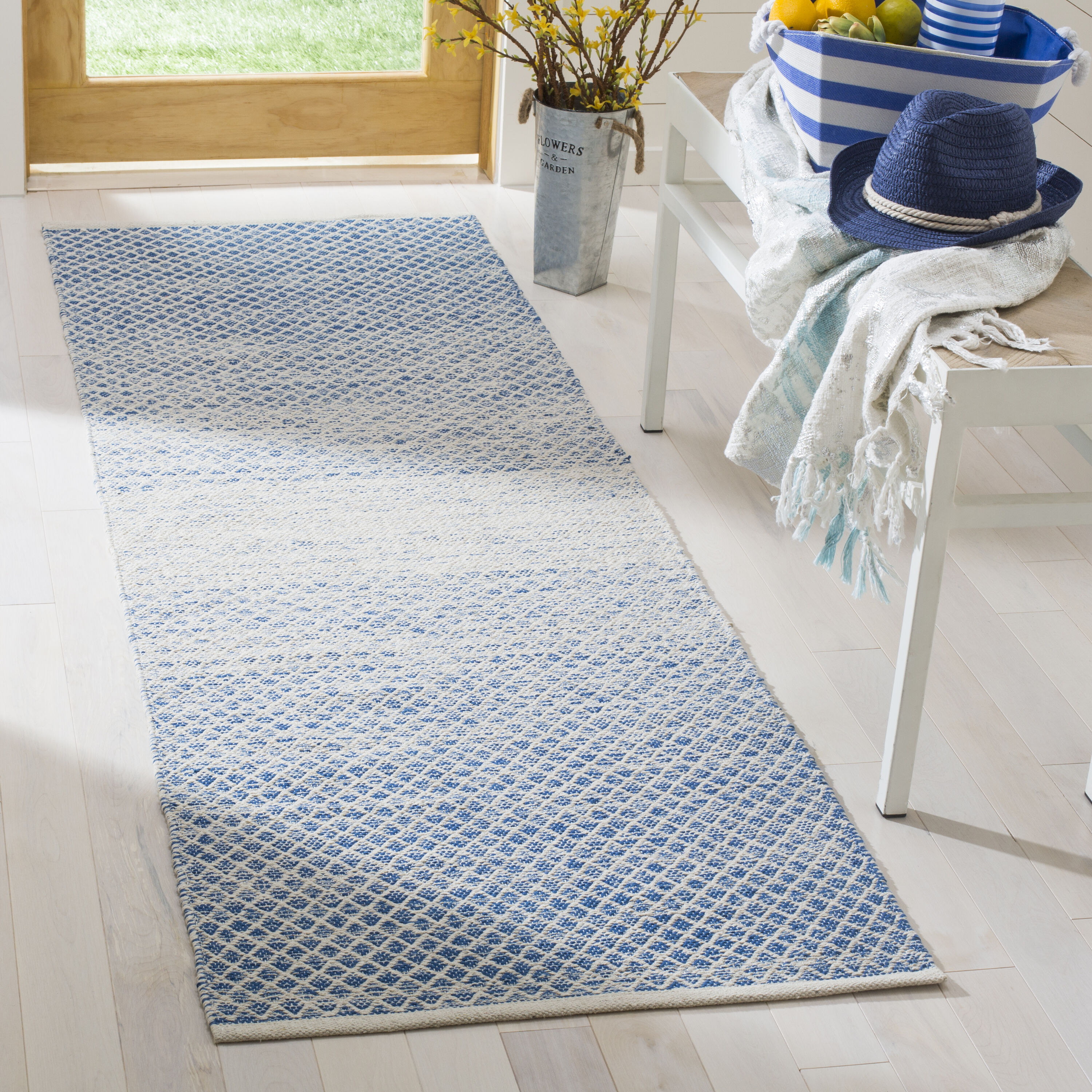 Safavieh Montauk 601 Blue/Ivory Contemporary 2ft-3in x 11ft Runner Rug ...