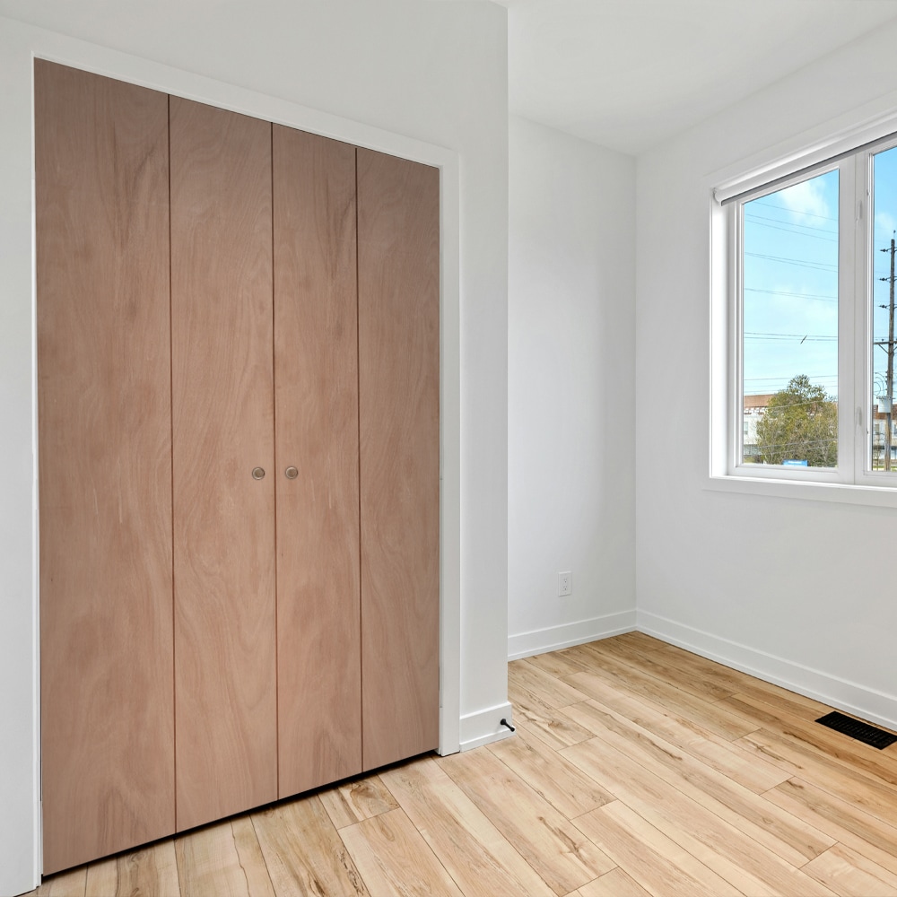 RELIABILT Customizable Hardboard Bifold Closet Door (Hardware Included ...