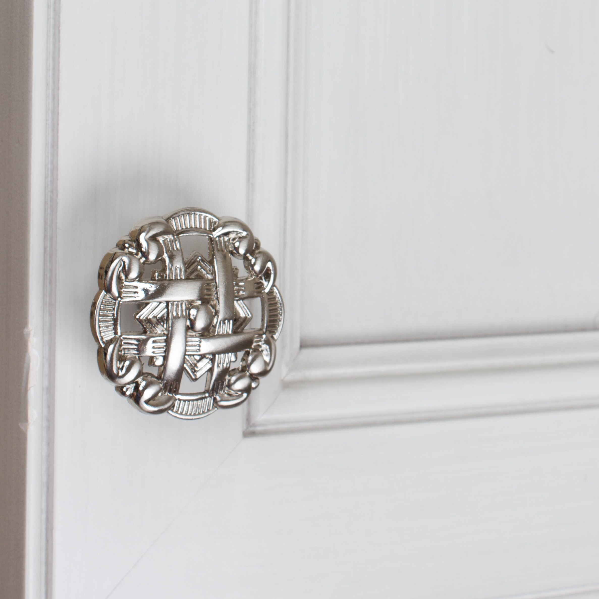 GlideRite Hardware 1-3/8 in. Classic Celtic Medallion Cabinet Knob - 25 ...