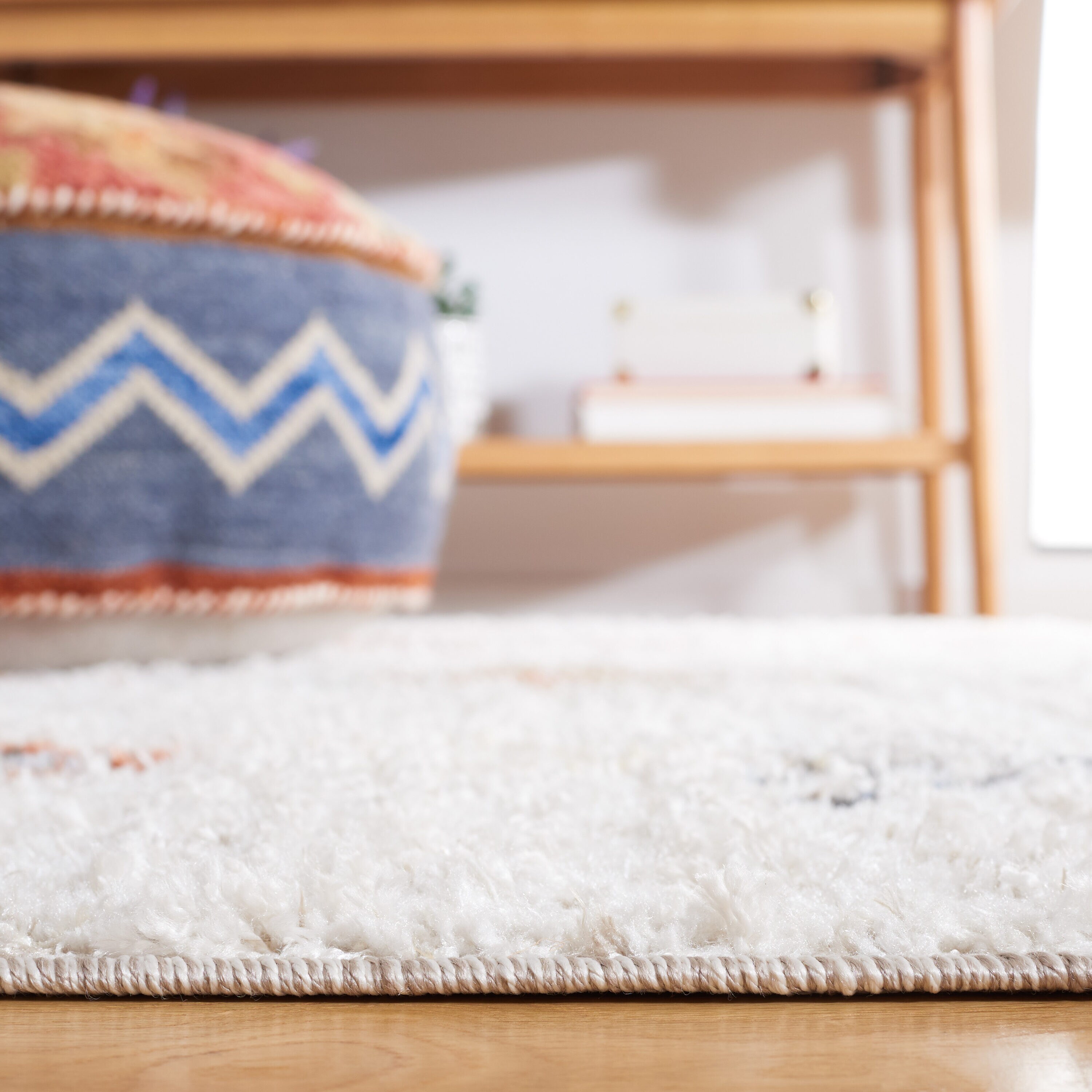 Safavieh Chapel 402A Ivory/Black 4ft x 6ft Small Rectangle Rug in the ...