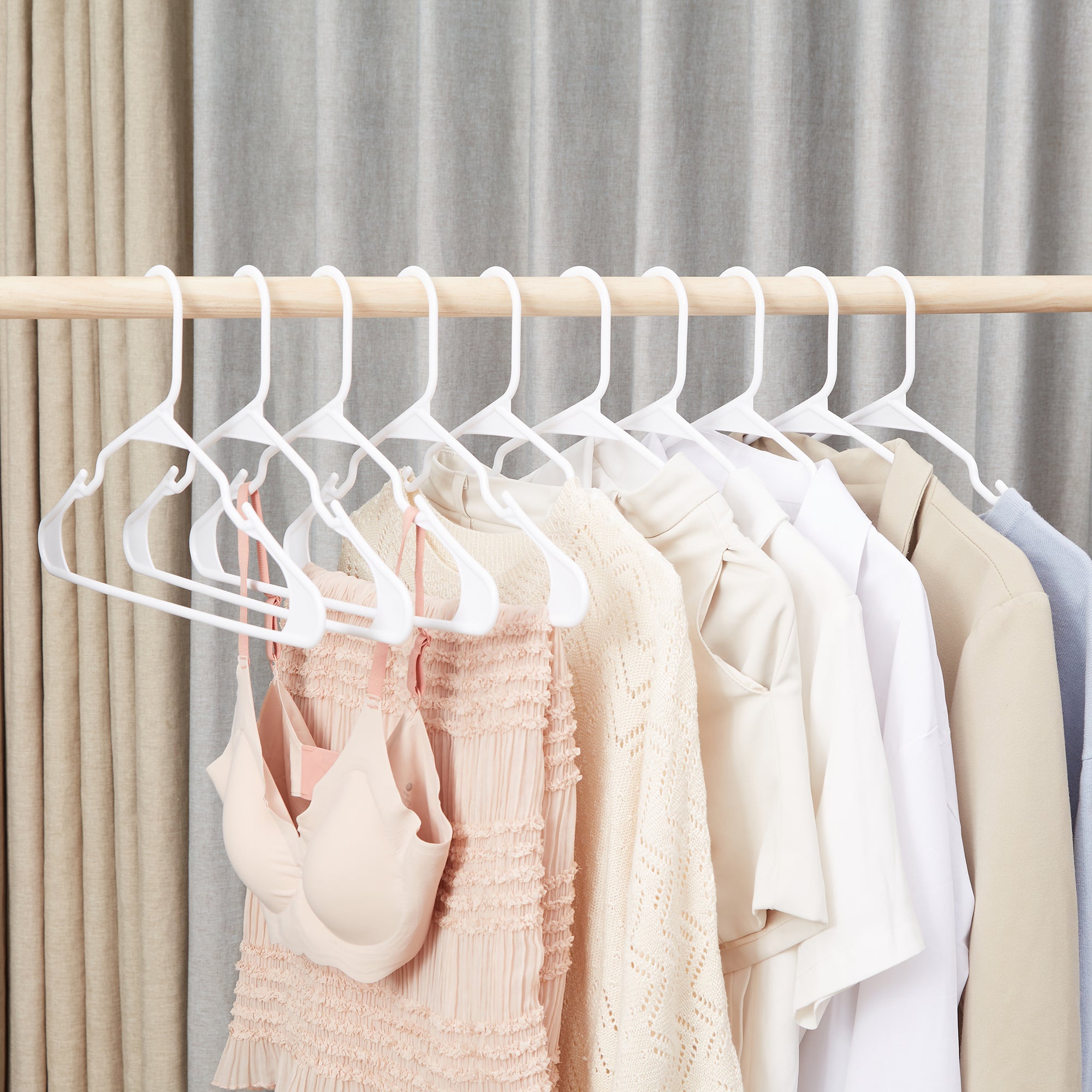Vecelo 25 Pack Plastic Hangers Clothes Hangers with Shoulder Grooves ...