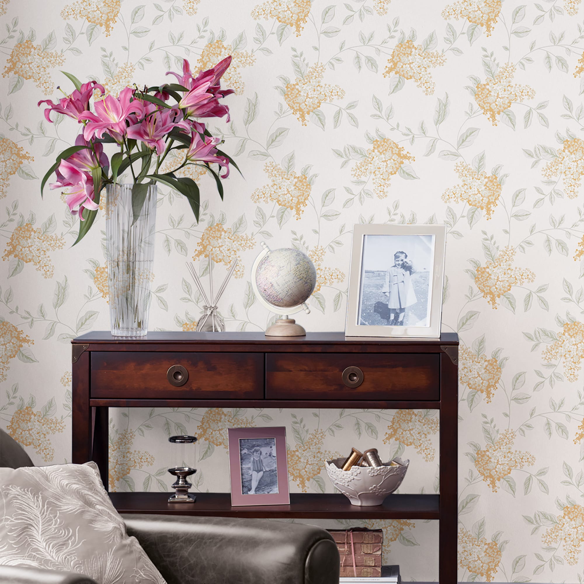 Laura Ashley LA AW 2024 56-sq ft Apricot Vinyl Floral Unpasted ...