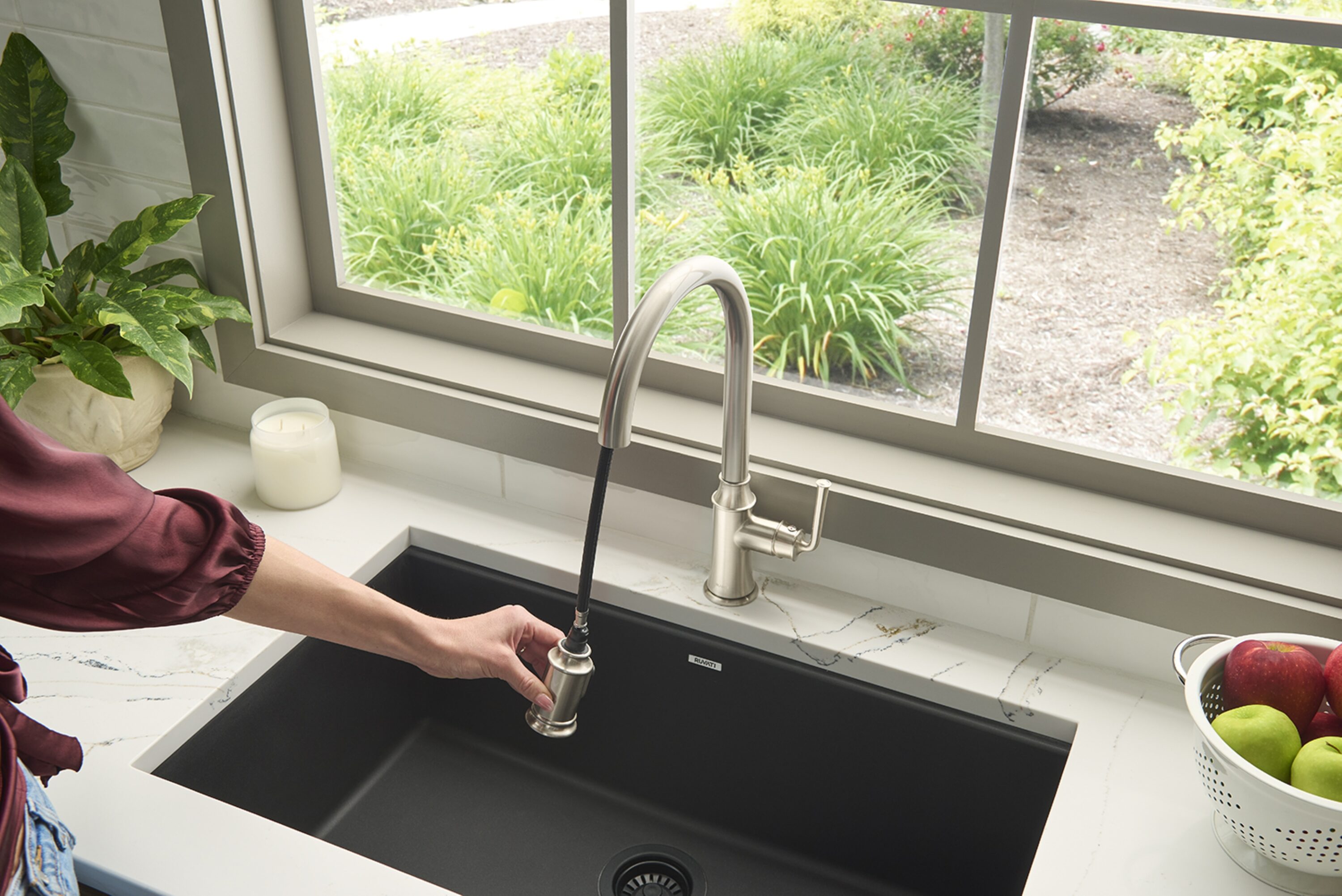 Ruvati Simoni Stainless Steel Single Handle Deck-mount Pull-out Kitchen ...
